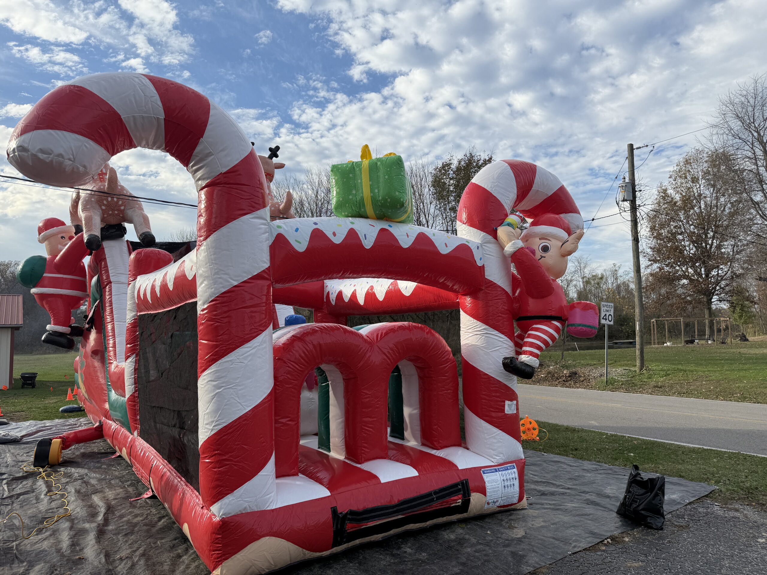 Christmas Obstacle Course – Backyard Blasts